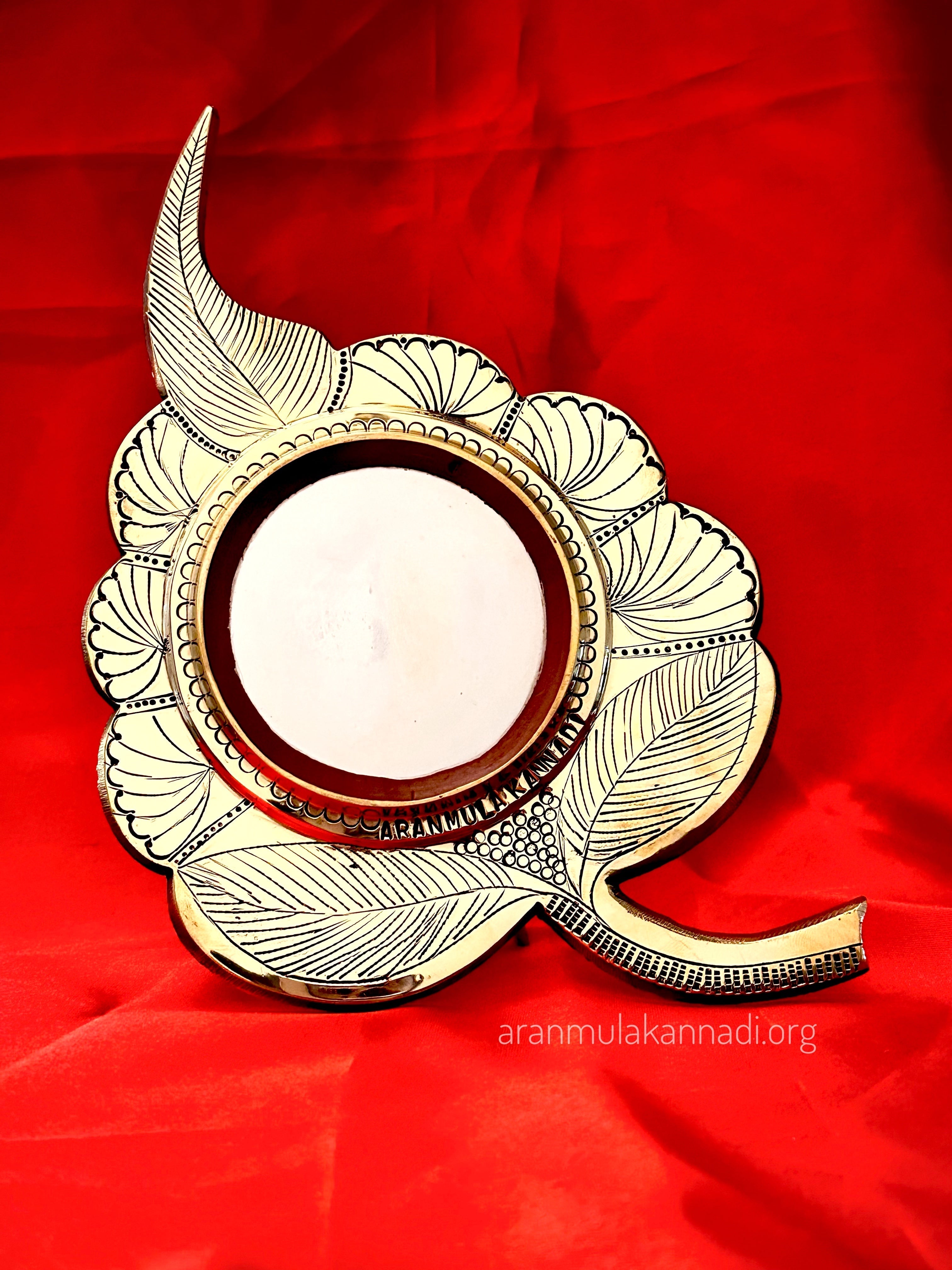 Aranmula Metal Mirror - Traditional Elegance – The Coconut Store